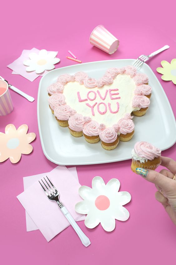 The Best Pull-Apart Cupcake Cake Ideas Anyone Can Recreate | Pretty ...