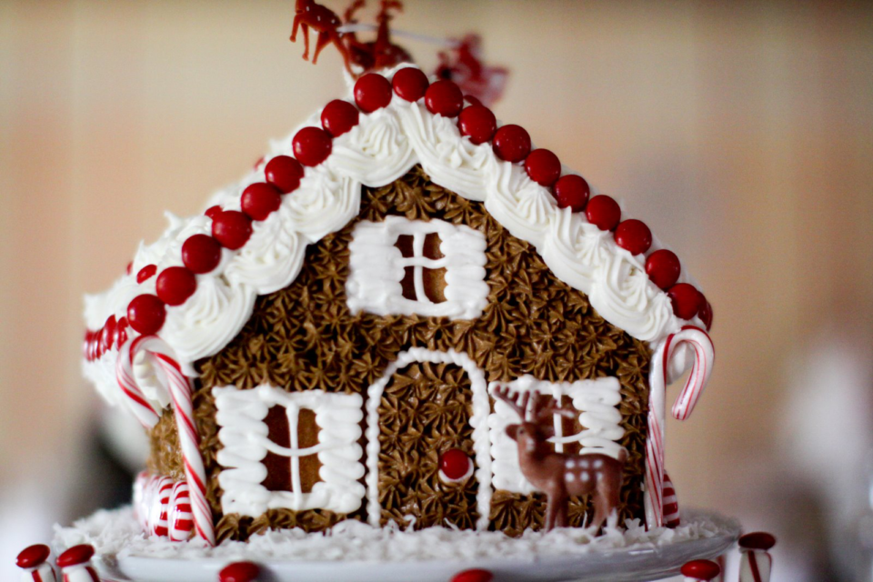 45+ Gingerbread House Designs That Will Sweeten Your Holidays | Pretty ...