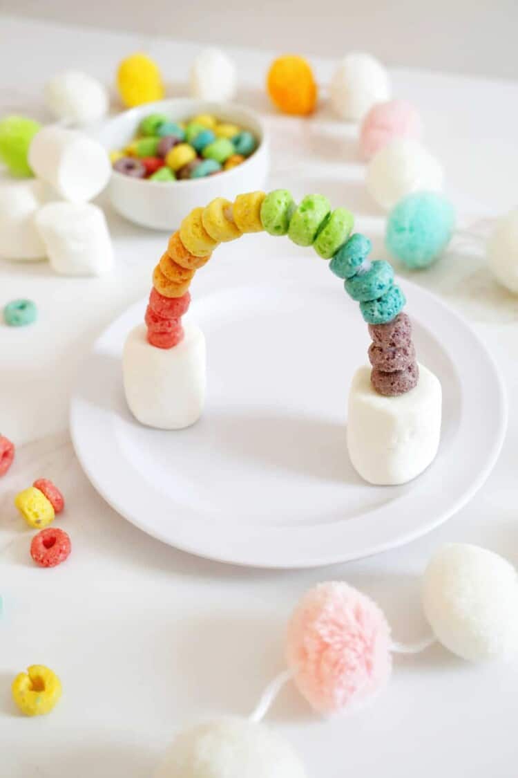 20 Easy St Patrick’s Day Rainbow Craft Ideas for Kids | Pretty Sweet ...