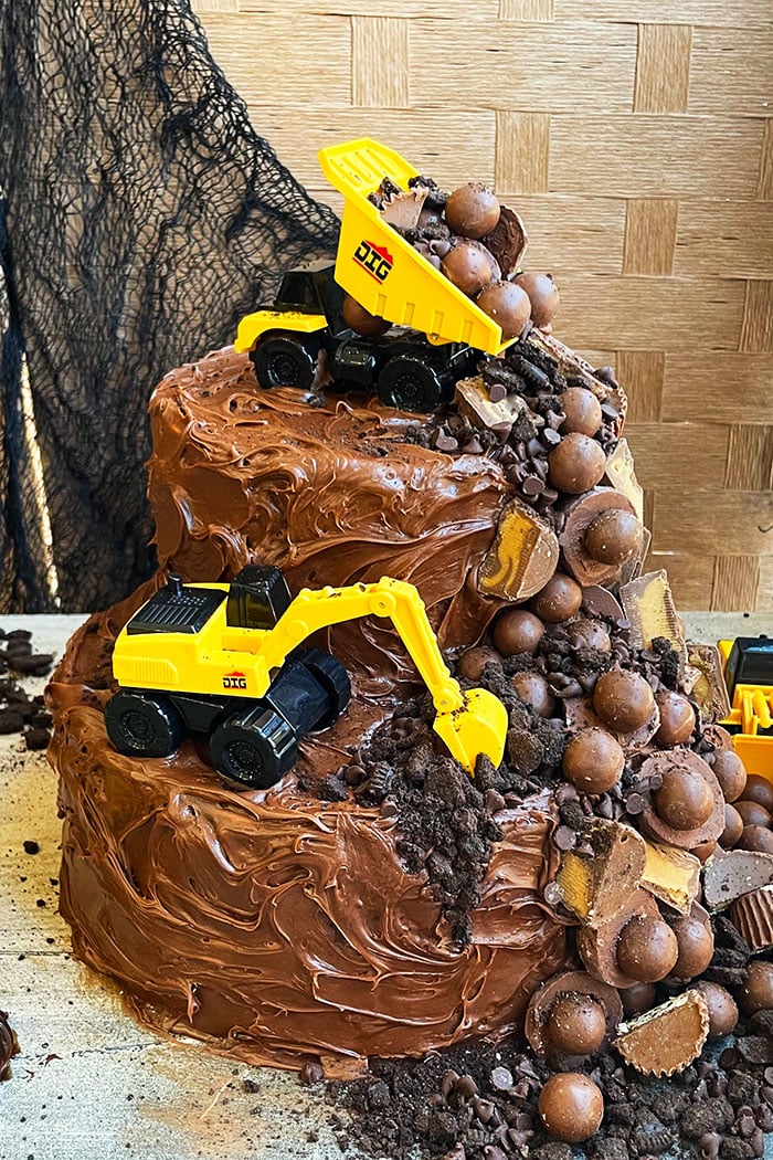 20 Creative Construction Cake Ideas To Celebrate Your Little Builder ...