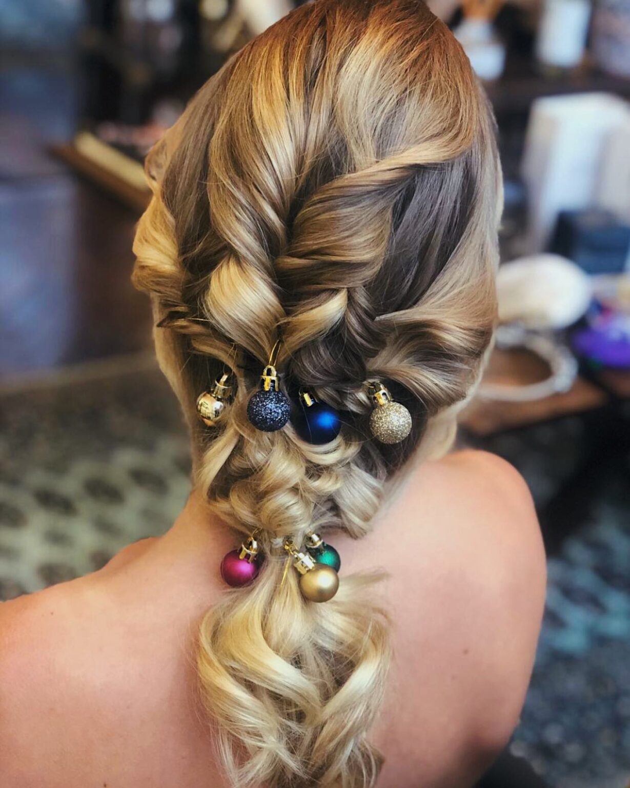 27 Festive Christmas Holiday Hairstyles to Light Up Your Season ...