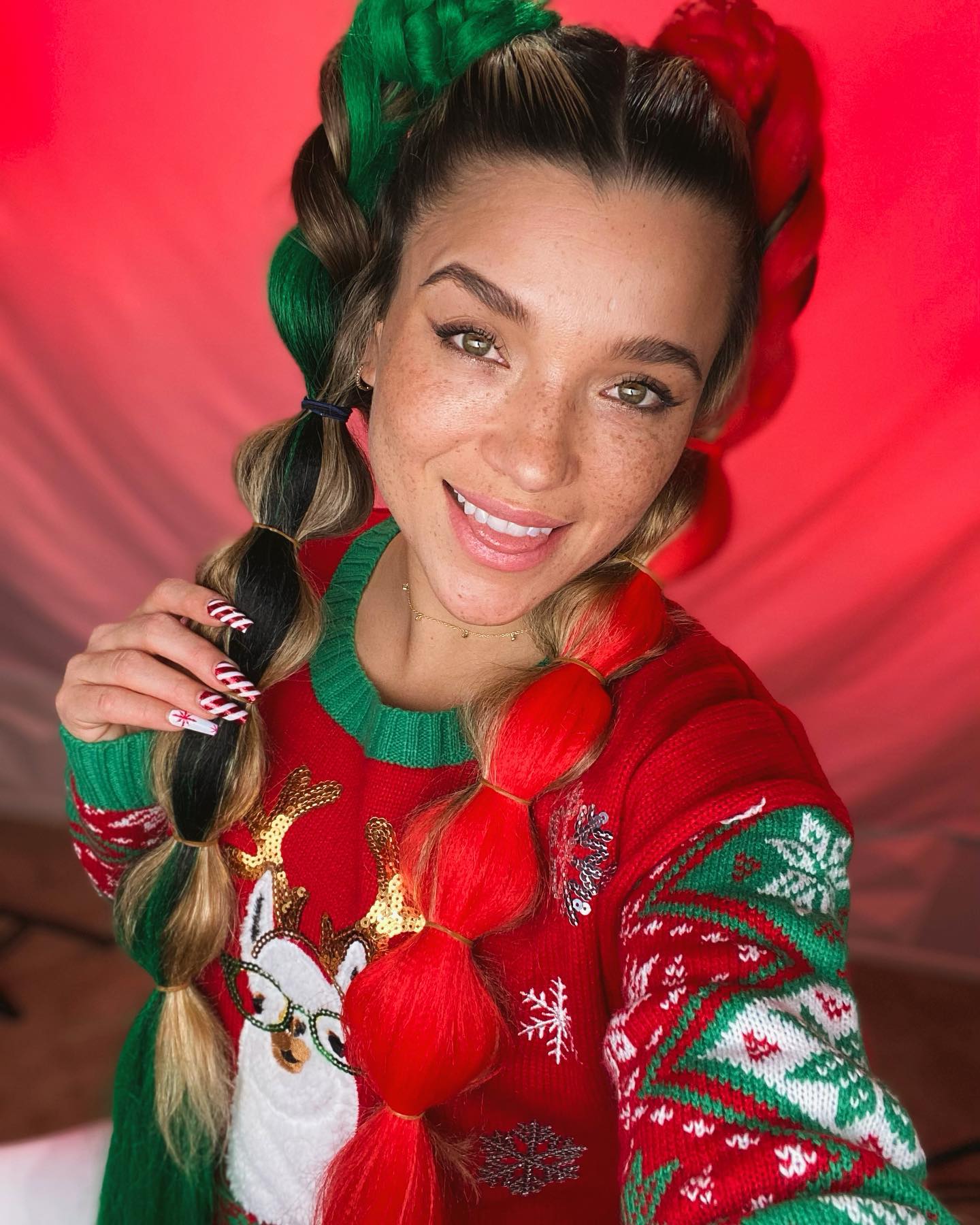 27 Festive Christmas Holiday Hairstyles to Light Up Your Season ...