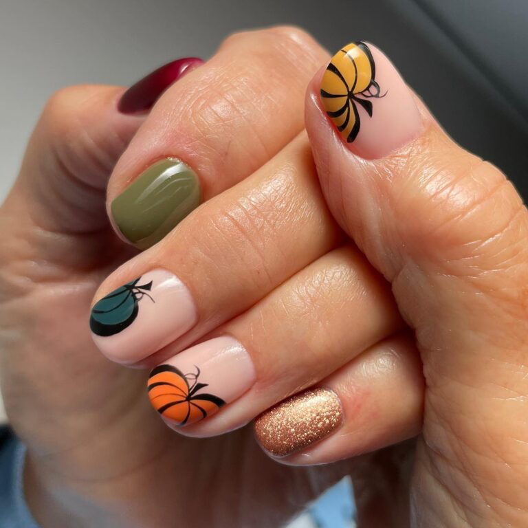 45 Festive Thanksgiving Nail Designs to Feast Your Eyes On | Pretty ...