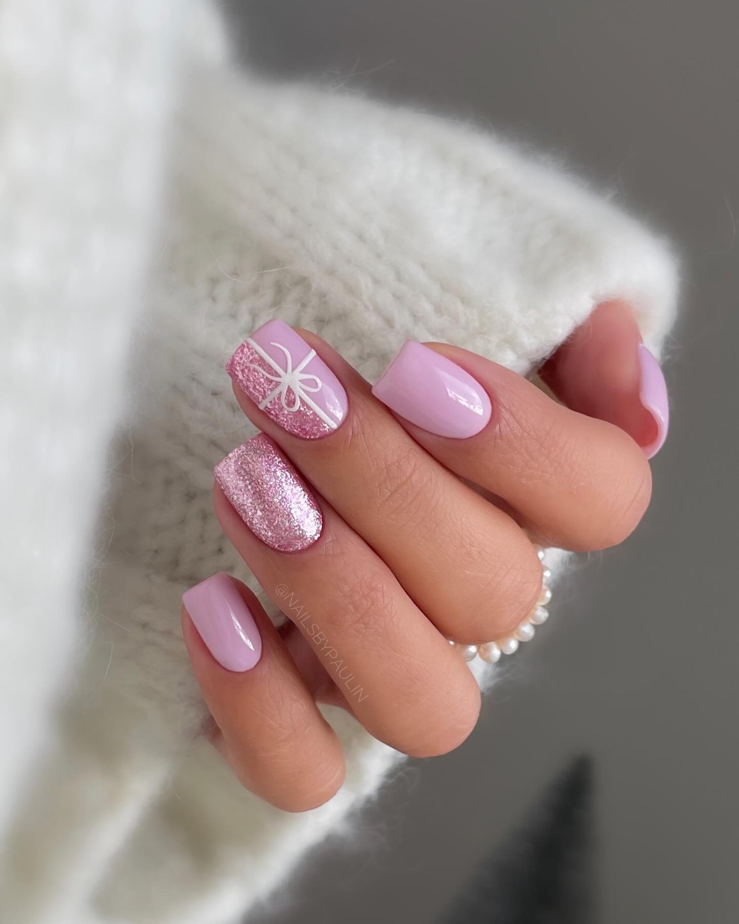 24 Pink Christmas Nail Ideas To Sleigh Your Holiday Look | Pretty Sweet ...