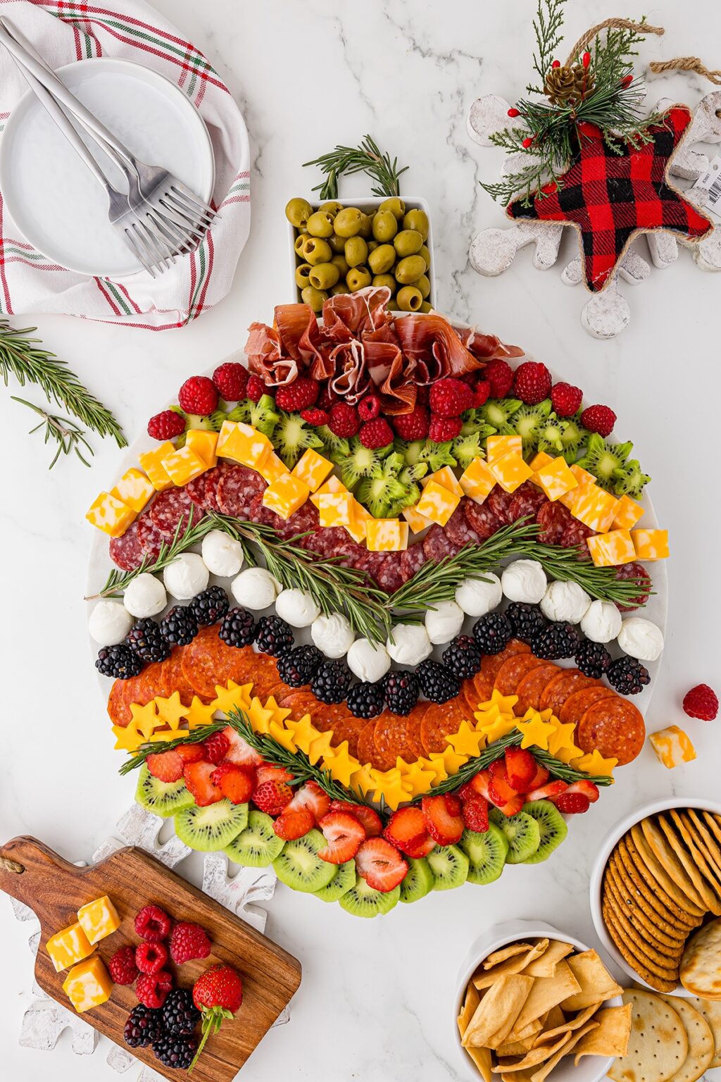30 Christmas Charcuterie Board Ideas | Pretty Sweet Printables