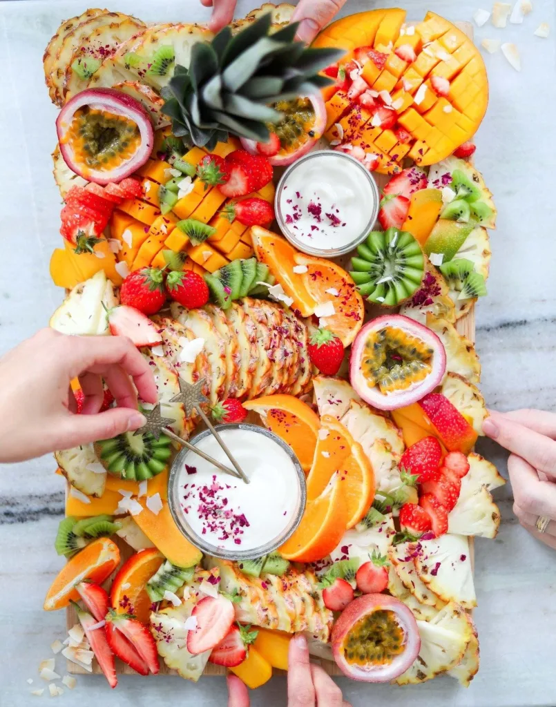 21 Stunning Fruit Platter Designs For Every Occasion | Pretty Sweet ...